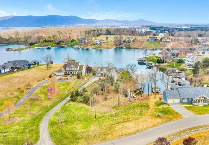 Waterfront Homes - Smith Mountain Lake Waterfront Properties
